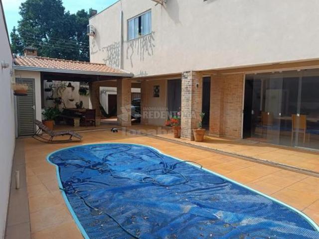 Jardim Maria Cândida Casa com 03 suítes, sendo 01 com closet