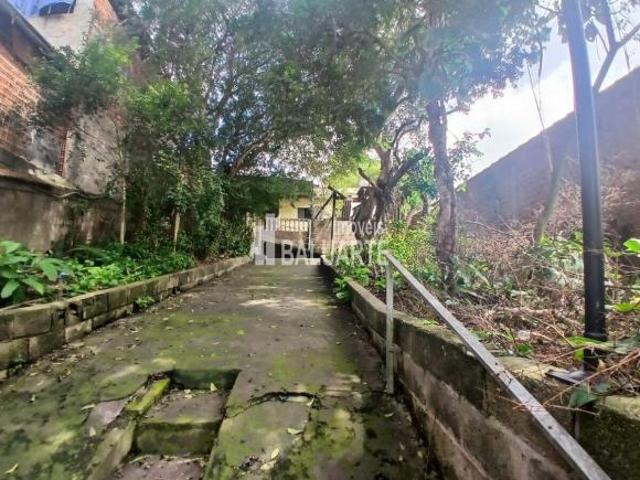 Jardim Sabará: Terreno com 300 m² com 1 casa antiga nos fundos