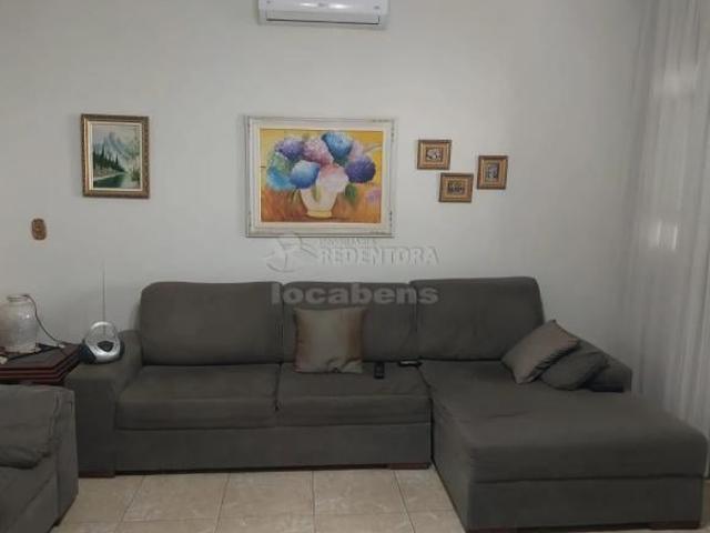 Jardim Santa Catarina Casa com 03 dormitórios sendo 01 tipo apartamento