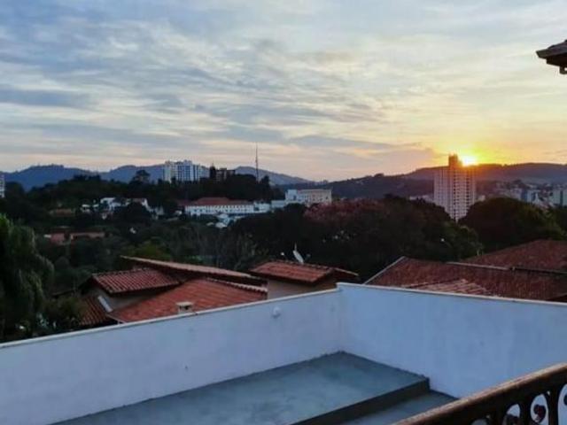 Jardim Sevilha Casa Espaçosa com 3 quartos, 4 wc, 4 vagas Estuda Imóvel
