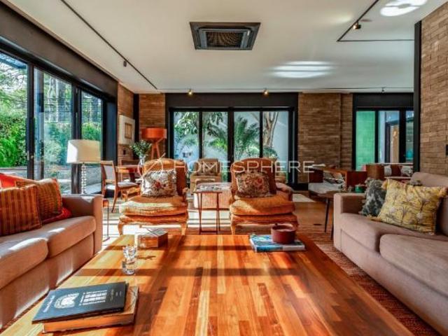 Jardim Paulista. Casa à venda próxima ao Parque Ibirapuera terreno de 510 m² e 431 m², 5 suítes, pis