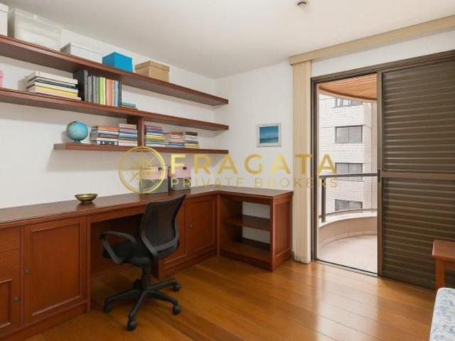 Jardim Paulista, apartamento de 143m², 4 dormitórios sendo 1 suíte e 2 vagas