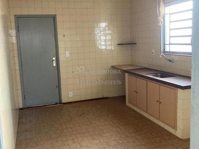 Jardim Urano Casa com 3 dorms, 3 vagas, sala, coz, wc, quintal, portão eletrônico