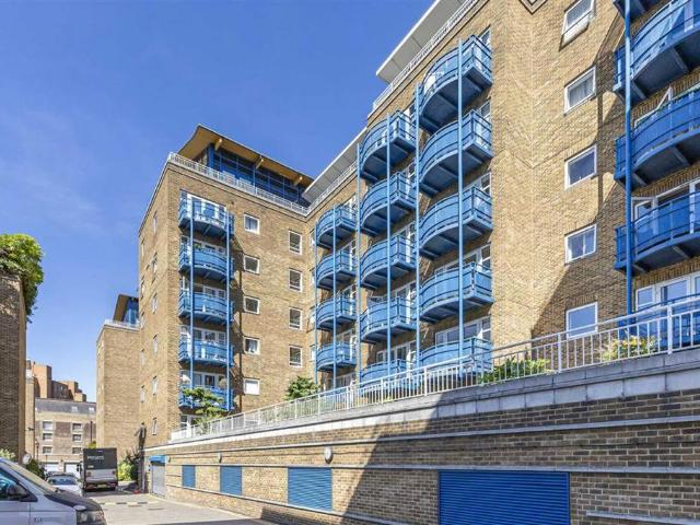 Jardine Road, London E1W 2 bed flat to rent £2,300 pcm £531 pw
