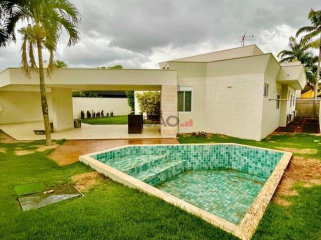 Jardins Paris Casa térrea 3 suítes + office reversível para suíte, 336m2 lote 700m2 Goiânia GO C