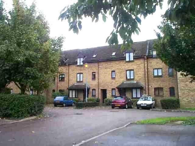 Jasmine Gardens, Hatfield AL10, Studio to rent, £1,000 pcm | PrimeLocation
