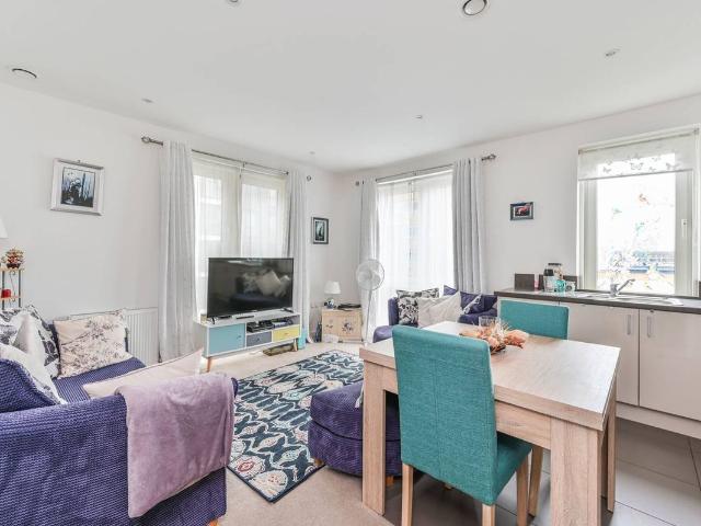 Jasmine House, Battersea, London SW18, 1 bed flat to rent, £2,250 pcm | PrimeLocation