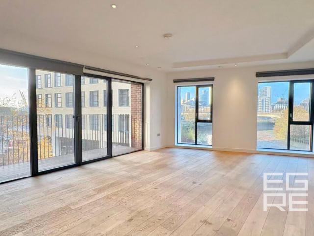 Java House, London E14 2 bed apartment to rent £2,700 pcm £623 pw