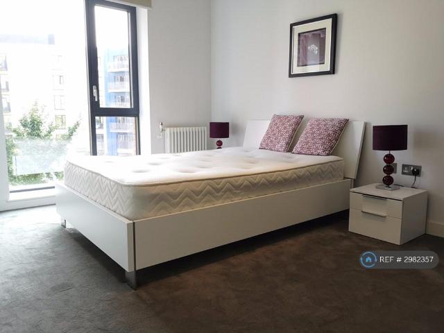 Java House, London, E14 2 bed flat to rent £2,800 pcm £646 pw