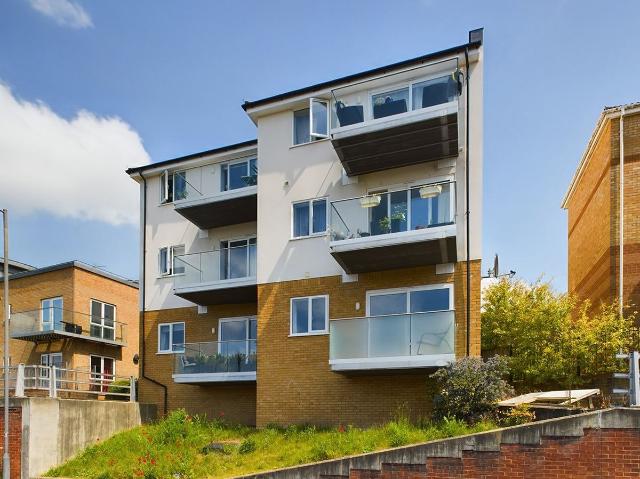 Jem House, Grove Gardens, High Wycombe HP13, 1 bed flat to rent, £1,300 pcm | PrimeLocation