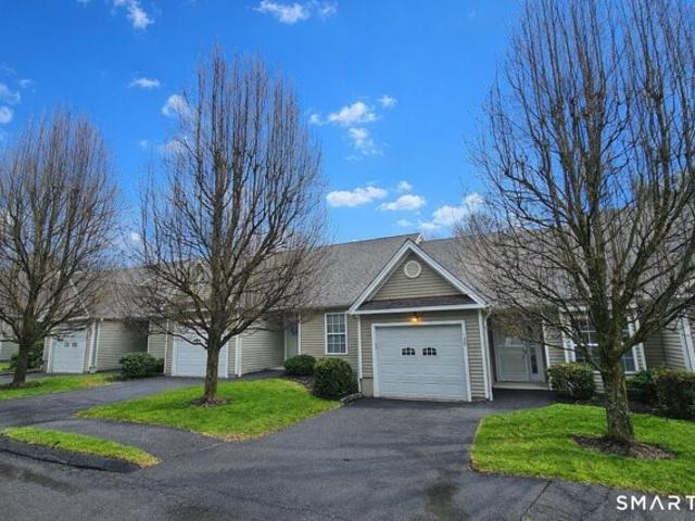 Jennifer Ln Unit,newtown, Condo For Sale