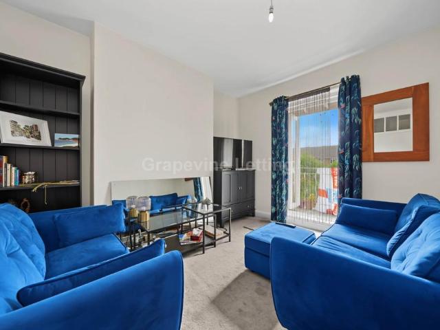 Jebb Avenue, London, SW2 4 bed flat to rent £3,500 pcm £808 pw