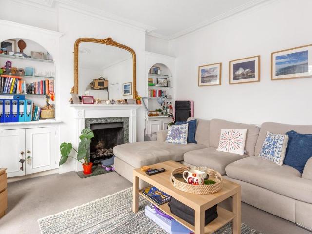 Jedburgh Street, Clapham Common SW11, 2 bed flat to rent, £3,500 pcm | PrimeLocation