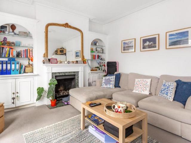 Jedburgh Street, London, SW11 2 bed flat to rent £3,250 pcm £750 pw