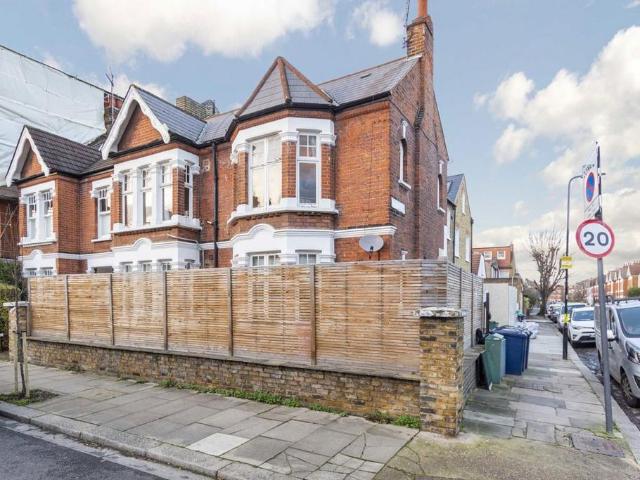 Jeddo Road, London W12 2 bed flat to rent £2,171 pcm £501 pw