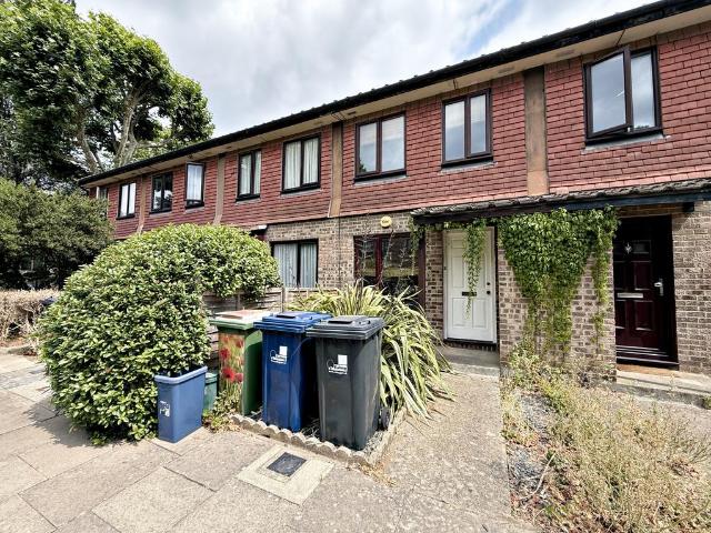 Jefferson Close, Ealing, W13 1 bed terraced house to rent £1,900 pcm £438 pw