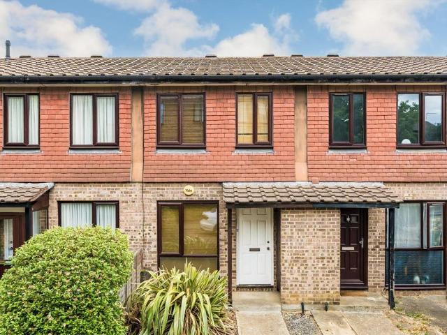 Jefferson Close, London W13 1 bed flat to rent £1,900 pcm £438 pw
