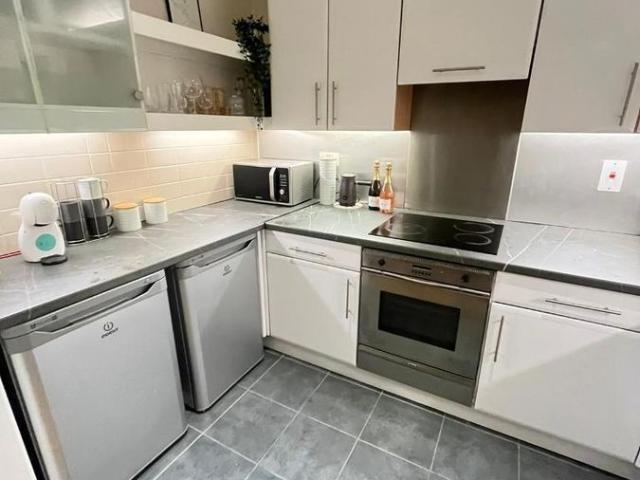 Jefferson Building, 12 Westferry Road, Canary Wharf, South Quay, London E14, 1 bed flat to rent, £2,058 pcm | PrimeLocation