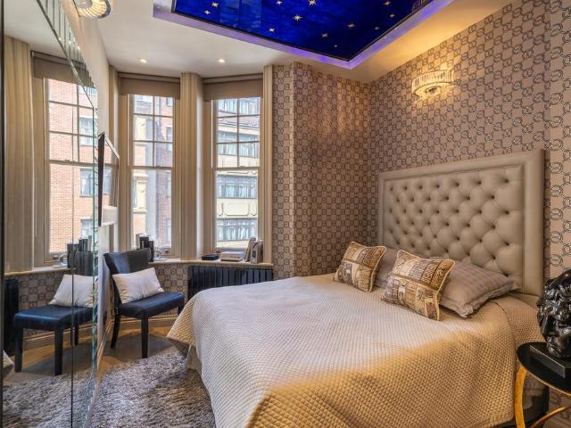 Jefferson House, 11 Basil Street. Studio to rent £1,950 pcm £450 pw