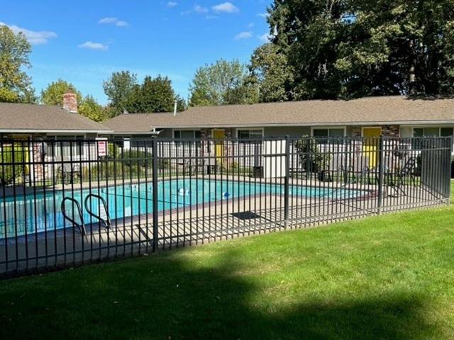 Jefferson Square Apartments 2 Bedroom Apartment for Rent at 18850 Sw Farmington Rd, Aloha, OR 97007 Cooper Mountain Aloha South