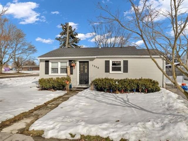 Jefferson St, Lapeer, Home For Sale