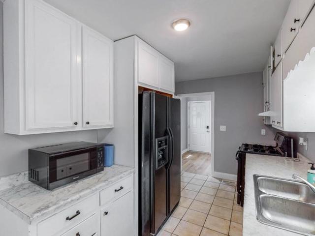 Jefferson Park Home, less than a minute walk to 17