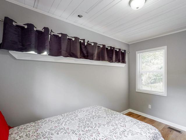 Jefferson Park Home, less than a 1 minute walk to 172 bus