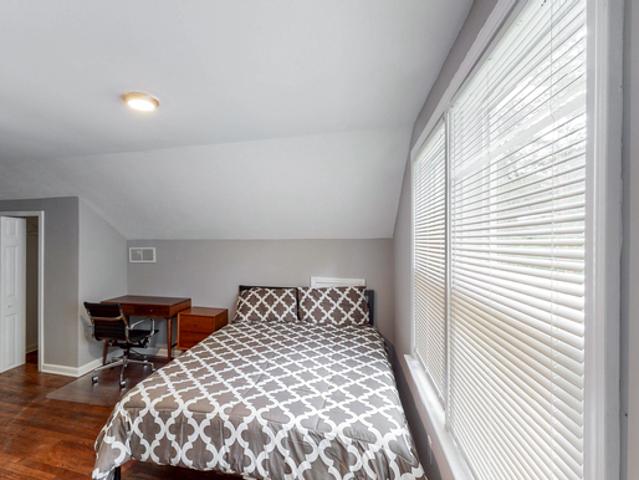 Jefferson Park Home, less than a 1 minute walk to 172 bus