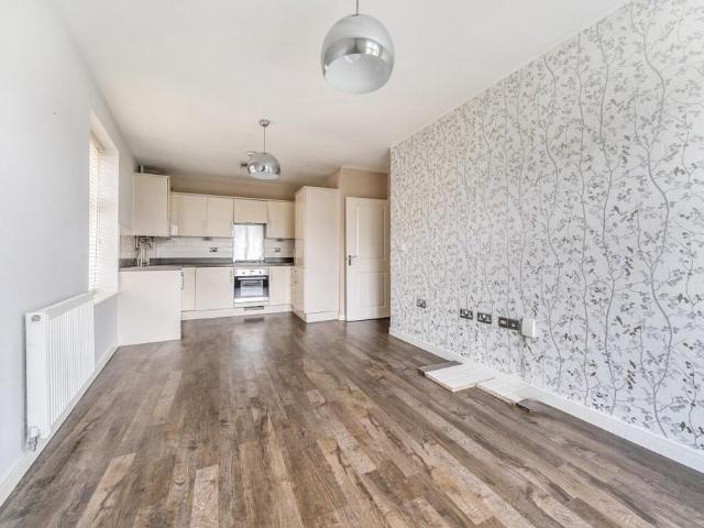 Jefferson Place, Bromley, Kent, BR2 2 bed flat to rent £1,750 pcm £404 pw