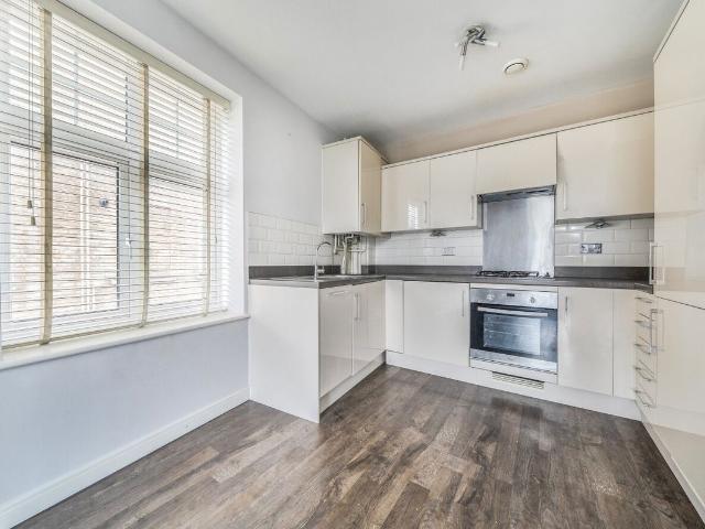 Jefferson Place, Bromley, Kent BR2, 2 bed flat to rent, £1,825 pcm | PrimeLocation