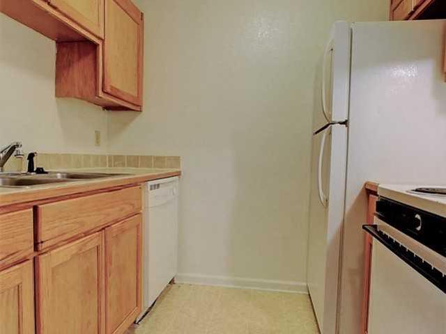 Jefferson Place East 1 Bedroom Apartment for Rent at 11540 Holiday Dr, Kansas City, MO 64134 Crossgates