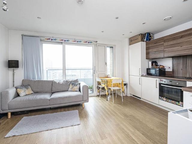 Jefferson Plaza, E3, Bow, London, E3 Studio to rent £1,750 pcm £404 pw