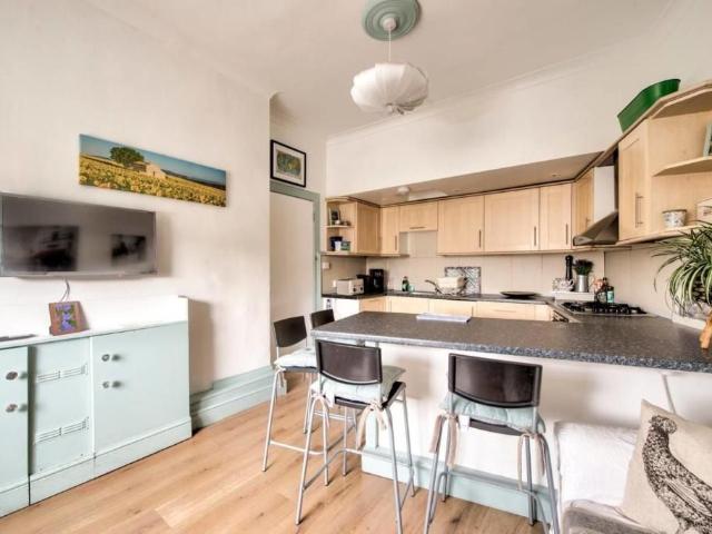 Jeffrey Street, Edinburgh EH1, 2 bed flat to rent, £2,500 pcm | PrimeLocation