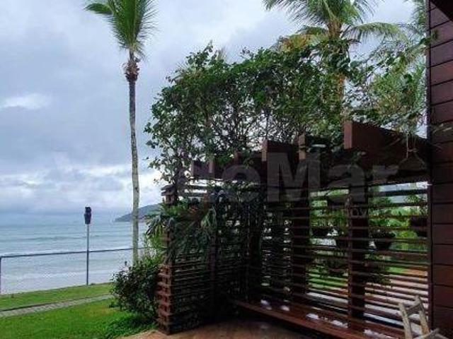 Jequiti Residence na Praia de Pernambuco em Guarujá, casa frente ao mar