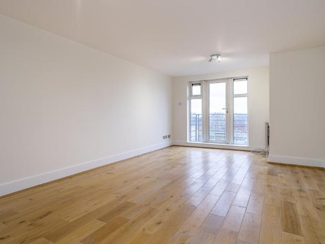 Jerome Place Kingston upon Thames KT1 2 bed apartment to rent £2,395 pcm £553 pw
