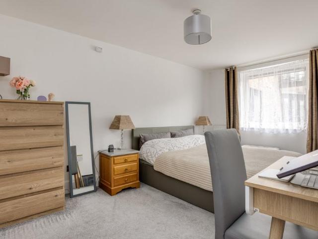 Jerome Place, Kingston upon Thames, UK 2 bed flat to rent £2,200 pcm £508 pw