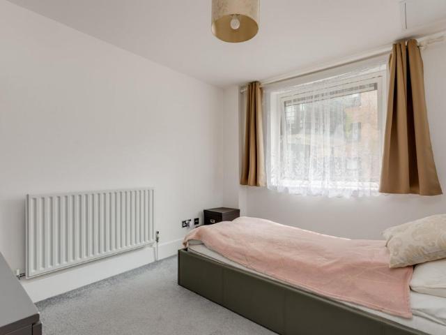 Jerome Place, UK KT1 2 bed flat to rent £2,300 pcm £531 pw