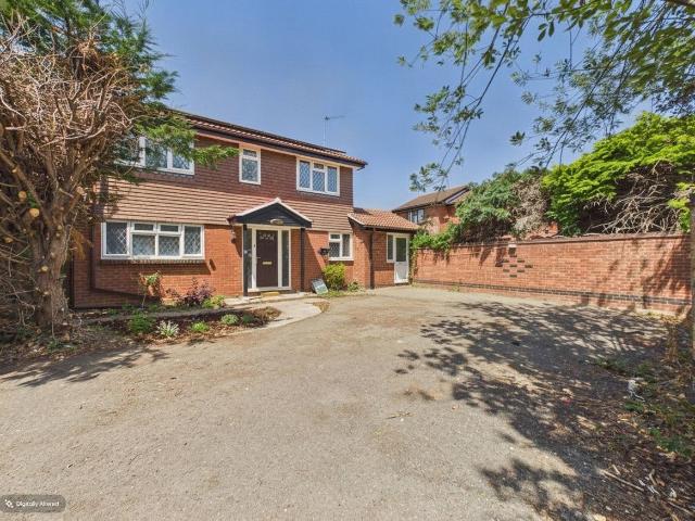 Jersey Close, Chertsey, Surrey KT16, 4 bed detached house to rent, £2,600 pcm | PrimeLocation