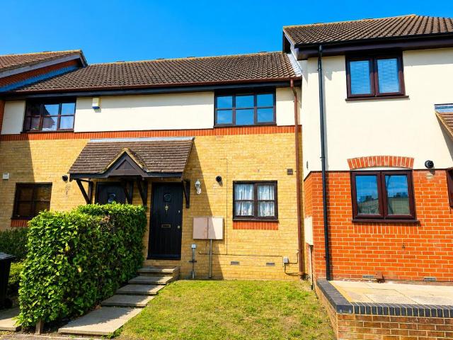 Jersey Gardens, Wickford, Essex, SS11 2 bed terraced house to rent £1,395 pcm £322 pw