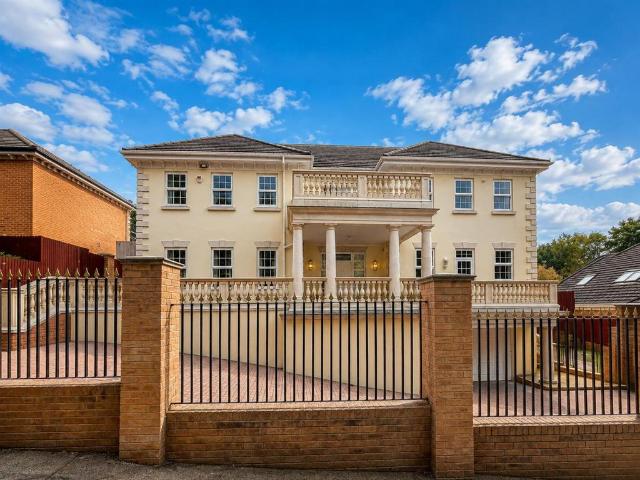 Jersey Place, Ascot 5 bed detached house to rent £7,950 pcm £1,835 pw