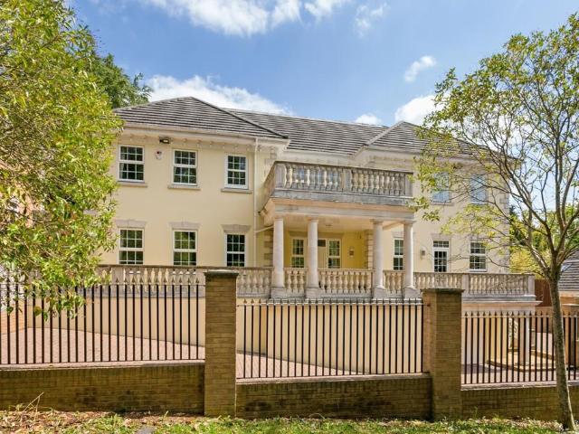 Jersey Place, Ascot SL5 5 bed detached house to rent £7,985 pcm £1,843 pw