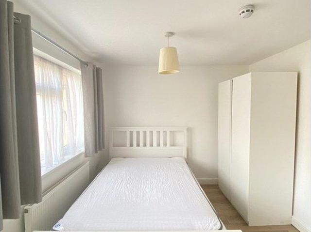 Jersey Road, Hounslow TW3, 1 bed flat to rent, £1,250 pcm | PrimeLocation