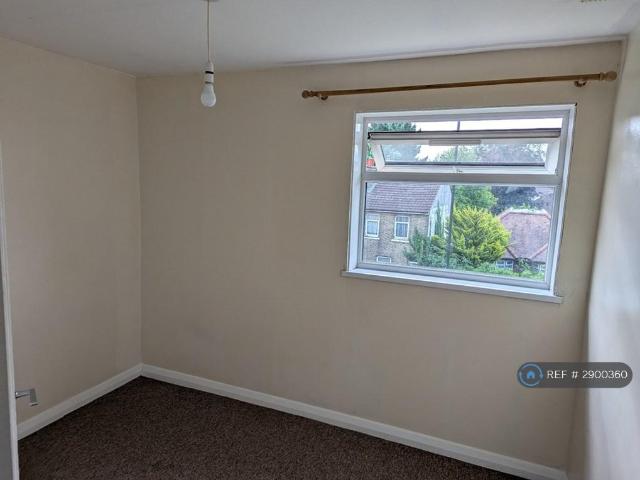 Jersey Road, Hounslow, TW3 2 bed flat to rent £1,850 pcm £427 pw