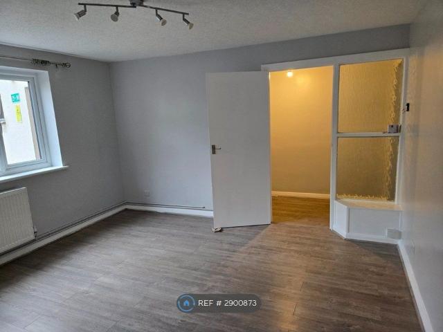 Jersey Road, Hounslow TW3, 2 bed flat to rent, £1,850 pcm | PrimeLocation
