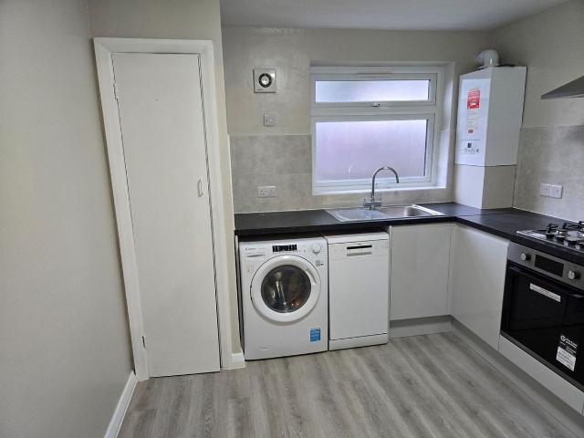 Jersey Road, Hounslow TW3, 2 bed flat to rent, £1,850 pcm | PrimeLocation