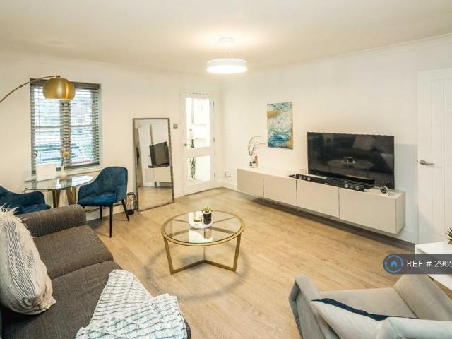 Jersey Road, London, E16 2 bed terraced house to rent £2,100 pcm £485 pw