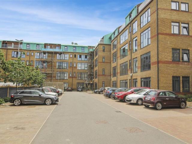 Jessop Court, Uxbridge 1 bed flat to rent £1,450 pcm £335 pw