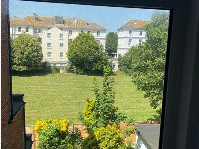 Jevington Gardens, Eastbourne BN21, 2 bed flat to rent, £1,100 pcm | PrimeLocation