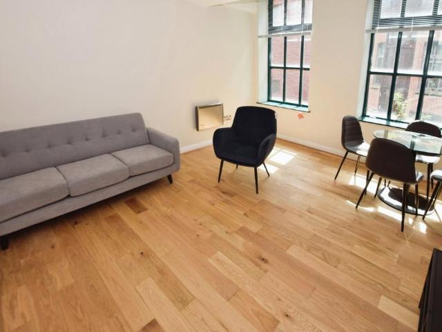 Jewel House, 12 Thomas Street. 3 bed flat to rent £2,100 pcm £485 pw