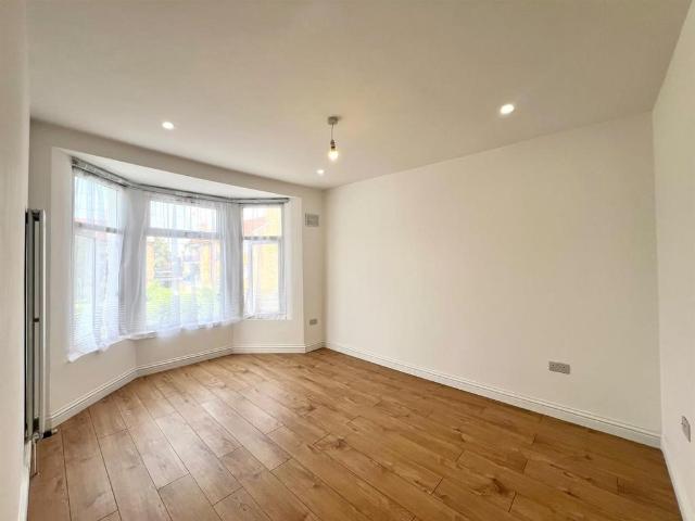 Jewel Road, London E17 3 bed end of terrace house to rent £2,800 pcm £646 pw